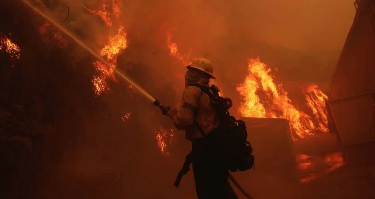 Incendios en Los Ángeles: 30.000 evacuados y miles de casas amenazadas – Diario Sur24